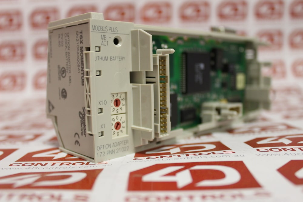 172PNN21022 | Schneider | Modicon Momentum, Option Adapter